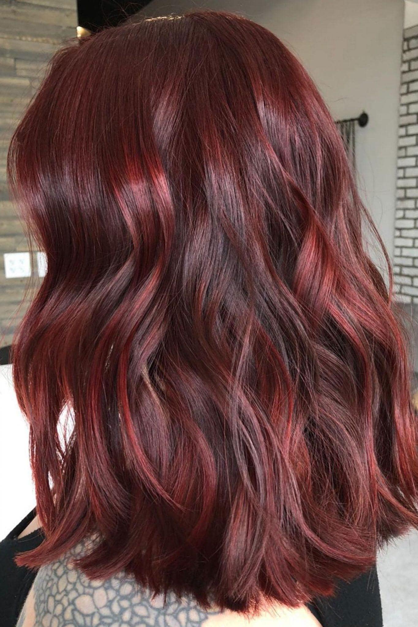 15 formas de llevar el cabello color borgoña esta temporada